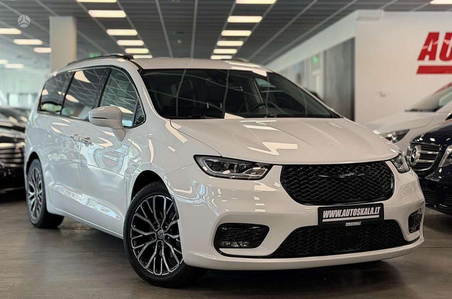 White Chrysler Pacifica 2021 in Klaipeda, with an engine capacity of 3.61 L and mileage of 148 thousand km for 22750 €, photo 37 on AUTOMOTO.COM.LV