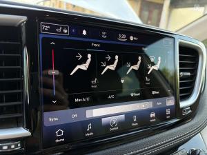 White Chrysler Pacifica 2021 in Ukmerge, with an engine capacity of 3.61 L and mileage of 102 thousand km for 11900 €, photo 13 on AUTOMOTO.COM.LV