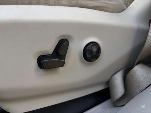 White Chrysler Pacifica 2021 in Ukmerge, with an engine capacity of 3.61 L and mileage of 102 thousand km for 11900 €, photo 16 on AUTOMOTO.COM.LV
