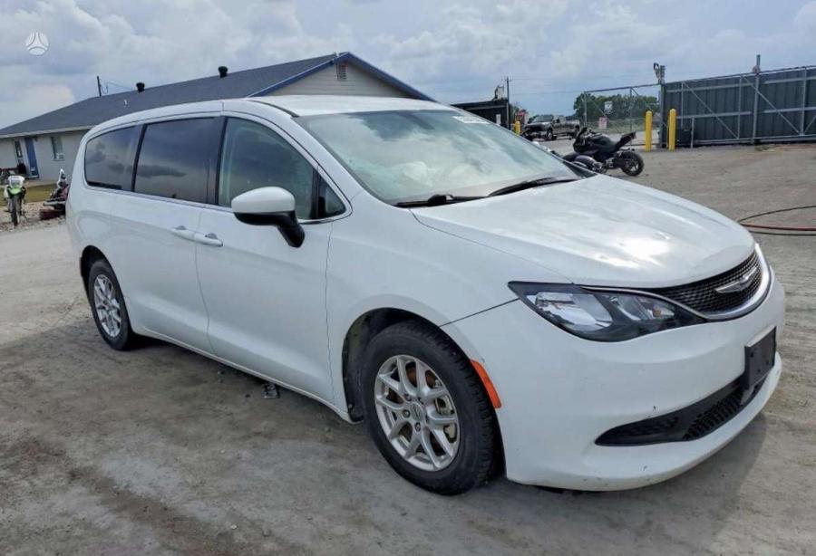 White Chrysler Pacifica 2021 in Kaunas, with an engine capacity of 3.61 L and mileage of 188 thousand km for 5499 €, photo 3 on AUTOMOTO.COM.LV