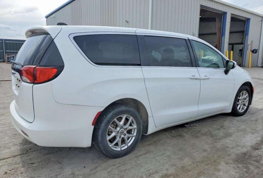 White Chrysler Pacifica 2021 in Kaunas, with an engine capacity of 3.61 L and mileage of 188 thousand km for 5499 €, photo 4 on AUTOMOTO.COM.LV