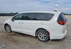 White Chrysler Pacifica 2021 in Kaunas, with an engine capacity of 3.61 L and mileage of 188 thousand km for 5499 €, photo 5 on AUTOMOTO.COM.LV