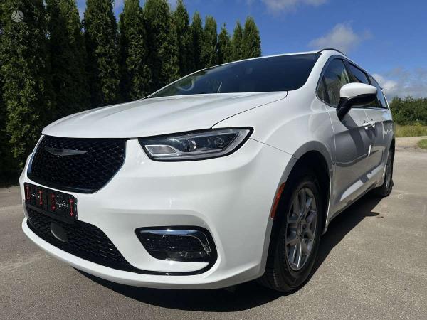 White Chrysler Pacifica 2021 in Siauliai, with an engine capacity of 3.60 L and mileage of 200 thousand km for 18800 €, photo 3 on AUTOMOTO.COM.LV