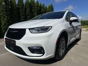 White Chrysler Pacifica 2021 in Siauliai, with an engine capacity of 3.60 L and mileage of 200 thousand km for 18800 €, photo 4 on AUTOMOTO.COM.LV