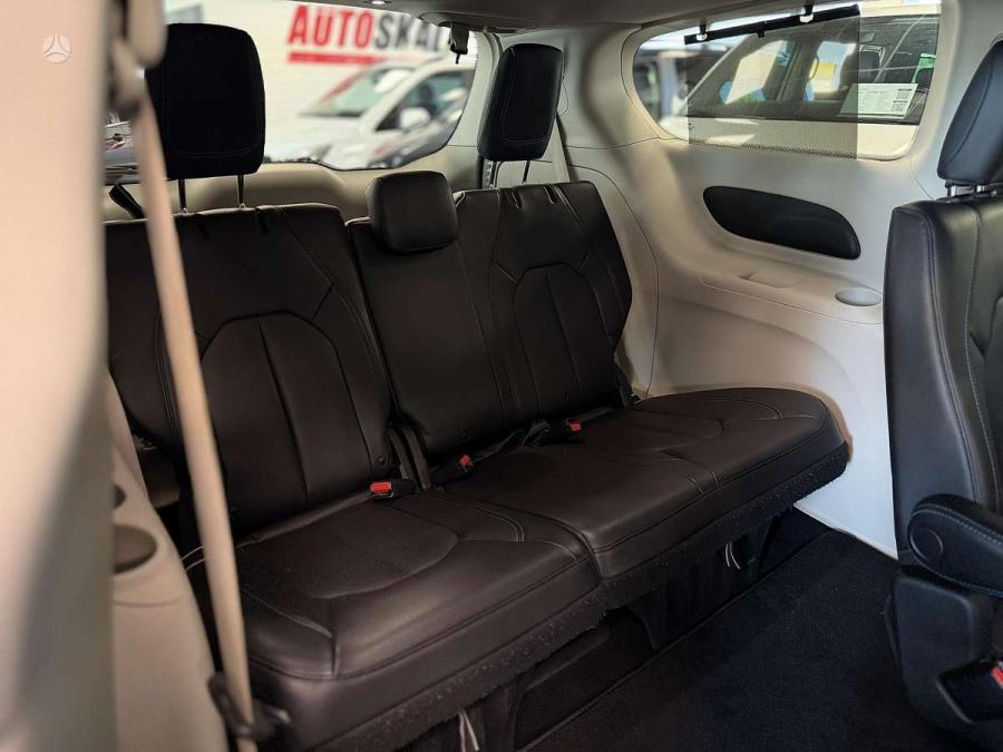 Balts Chrysler Pacifica 2021 Klaipėda, ar dzinēja tilpumu 3.61 L un nobraukumu 148 tūkst. km par 21300 €, foto 37 vietnē AUTOMOTO.COM.LV