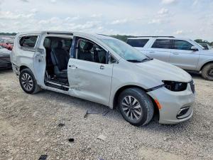 White Chrysler Pacifica 2021 in Klaipeda, with an engine capacity of 3.61 L and mileage of 69 thousand km for 10900 €, photo 5 on AUTOMOTO.COM.LV
