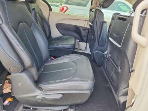White Chrysler Pacifica 2021 in Klaipeda, with an engine capacity of 3.61 L and mileage of 69 thousand km for 10900 €, photo 12 on AUTOMOTO.COM.LV