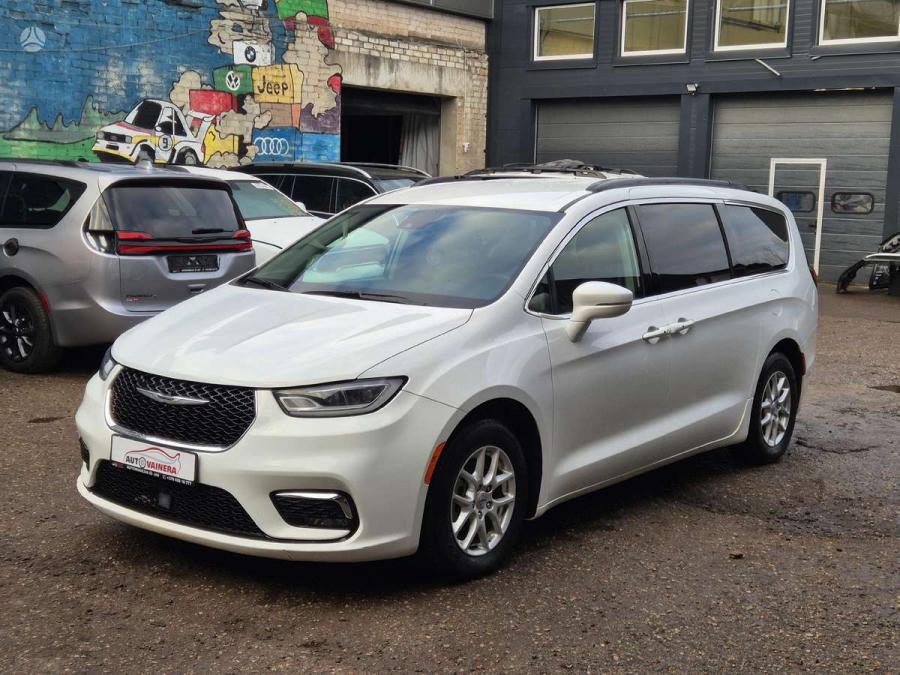 Balts Chrysler Pacifica 2022 Viļņa, ar dzinēja tilpumu 3.61 L un nobraukumu 141 tūkst. km par 16350 €, foto 2 vietnē AUTOMOTO.COM.LV