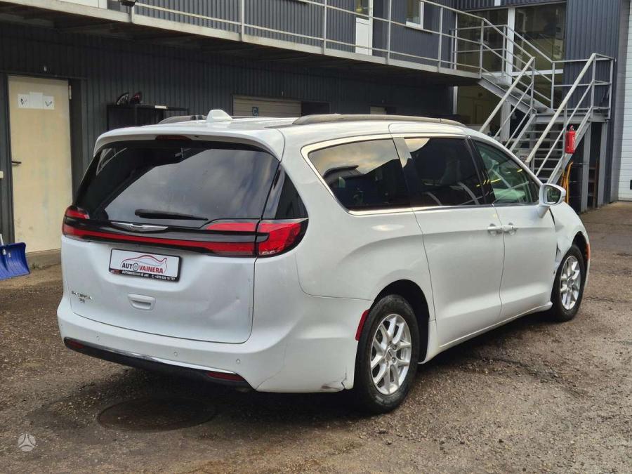 Balts Chrysler Pacifica 2022 Viļņa, ar dzinēja tilpumu 3.61 L un nobraukumu 141 tūkst. km par 16350 €, foto 6 vietnē AUTOMOTO.COM.LV