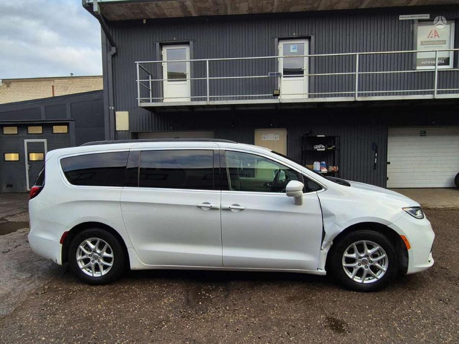 Balts Chrysler Pacifica 2022 Viļņa, ar dzinēja tilpumu 3.61 L un nobraukumu 141 tūkst. km par 16350 €, foto 7 vietnē AUTOMOTO.COM.LV