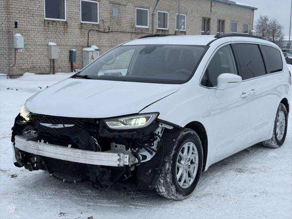 Balts Chrysler Pacifica 2022 Šauļi, ar dzinēja tilpumu 3.61 L un nobraukumu 76 tūkst. km par 13400 €, foto 1 vietnē AUTOMOTO.COM.LV