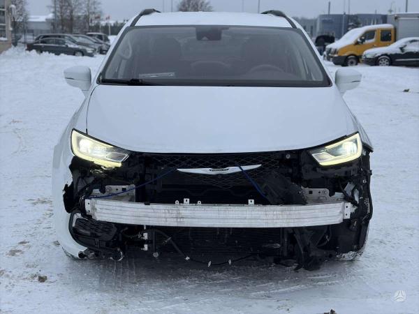 Balts Chrysler Pacifica 2022 Šauļi, ar dzinēja tilpumu 3.61 L un nobraukumu 76 tūkst. km par 13400 €, foto 3 vietnē AUTOMOTO.COM.LV