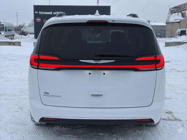 Balts Chrysler Pacifica 2022 Šauļi, ar dzinēja tilpumu 3.61 L un nobraukumu 76 tūkst. km par 13400 €, foto 5 vietnē AUTOMOTO.COM.LV