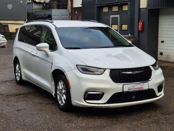 White Chrysler Pacifica 2022 in Vilnius, with an engine capacity of 3.61 L and mileage of 141 thousand km for 16350 €, photo 1 on AUTOMOTO.COM.LV