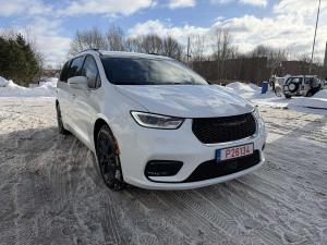 White Chrysler Pacifica 2022 in Klaipeda, with an engine capacity of 3.61 L and mileage of 170 thousand km for 17400 €, photo 3 on AUTOMOTO.COM.LV
