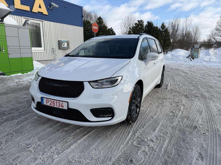 White Chrysler Pacifica 2022 in Klaipeda, with an engine capacity of 3.61 L and mileage of 170 thousand km for 17400 €, photo 5 on AUTOMOTO.COM.LV