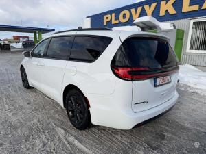 White Chrysler Pacifica 2022 in Klaipeda, with an engine capacity of 3.61 L and mileage of 170 thousand km for 17400 €, photo 8 on AUTOMOTO.COM.LV