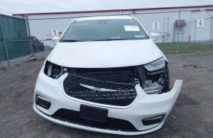 White Chrysler Pacifica 2022 in Vilnius, with an engine capacity of 3.61 L and mileage of 143 thousand km for 11900 €, photo 4 on AUTOMOTO.COM.LV