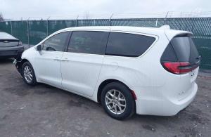 White Chrysler Pacifica 2022 in Vilnius, with an engine capacity of 3.61 L and mileage of 143 thousand km for 11900 €, photo 9 on AUTOMOTO.COM.LV