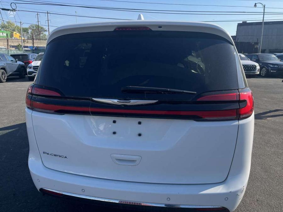 White Chrysler Pacifica 2022 in Vilnius, with an engine capacity of 3.61 L and mileage of 143 thousand km for 11900 €, photo 10 on AUTOMOTO.COM.LV