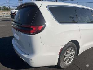 White Chrysler Pacifica 2022 in Vilnius, with an engine capacity of 3.61 L and mileage of 143 thousand km for 11900 €, photo 12 on AUTOMOTO.COM.LV