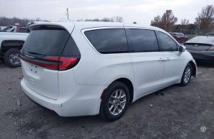 White Chrysler Pacifica 2022 in Vilnius, with an engine capacity of 3.61 L and mileage of 143 thousand km for 11900 €, photo 13 on AUTOMOTO.COM.LV