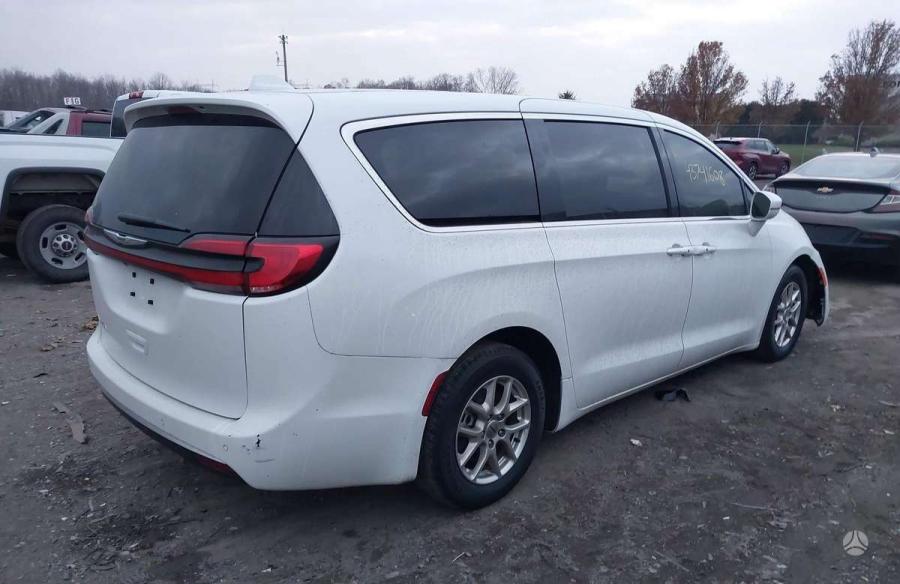 White Chrysler Pacifica 2022 in Vilnius, with an engine capacity of 3.61 L and mileage of 143 thousand km for 11900 €, photo 13 on AUTOMOTO.COM.LV