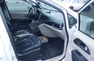 White Chrysler Pacifica 2022 in Vilnius, with an engine capacity of 3.61 L and mileage of 143 thousand km for 11900 €, photo 16 on AUTOMOTO.COM.LV