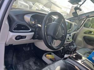 White Chrysler Pacifica 2022 in Vilnius, with an engine capacity of 3.61 L and mileage of 143 thousand km for 11900 €, photo 17 on AUTOMOTO.COM.LV