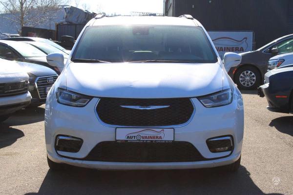 Balts Chrysler Pacifica 2022 Viļņa, ar dzinēja tilpumu 3.61 L un nobraukumu 141 tūkst. km par 15499 €, foto 1 vietnē AUTOMOTO.COM.LV