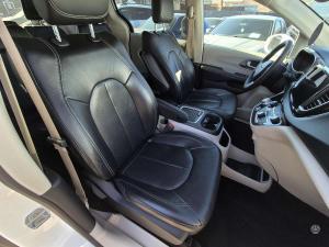 White Chrysler Pacifica 2022 in Vilnius, with an engine capacity of 3.61 L and mileage of 141 thousand km for 15499 €, photo 13 on AUTOMOTO.COM.LV