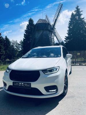 White Chrysler Pacifica 2022 in Telschi, with an engine capacity of 3.61 L and mileage of 178 thousand km for 21400 €, photo  on AUTOMOTO.COM.LV