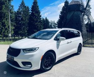 White Chrysler Pacifica 2022 in Telschi, with an engine capacity of 3.61 L and mileage of 178 thousand km for 21400 €, photo 3 on AUTOMOTO.COM.LV