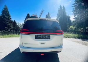 White Chrysler Pacifica 2022 in Telschi, with an engine capacity of 3.61 L and mileage of 178 thousand km for 21400 €, photo 7 on AUTOMOTO.COM.LV