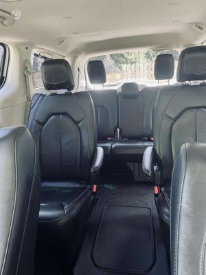 White Chrysler Pacifica 2022 in Telschi, with an engine capacity of 3.61 L and mileage of 178 thousand km for 21400 €, photo 11 on AUTOMOTO.COM.LV