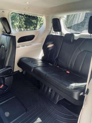 White Chrysler Pacifica 2022 in Telschi, with an engine capacity of 3.61 L and mileage of 178 thousand km for 21400 €, photo 13 on AUTOMOTO.COM.LV