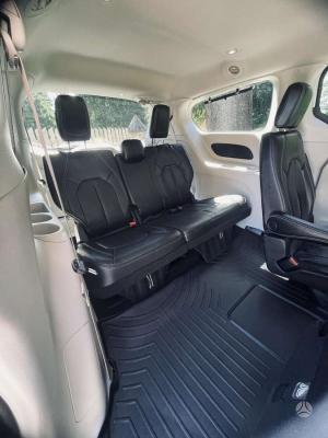 White Chrysler Pacifica 2022 in Telschi, with an engine capacity of 3.61 L and mileage of 178 thousand km for 21400 €, photo 14 on AUTOMOTO.COM.LV