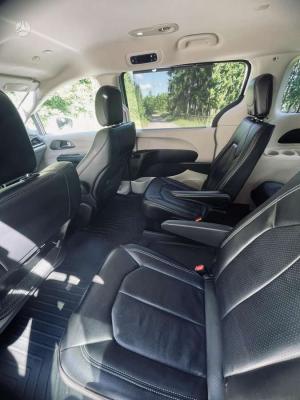 White Chrysler Pacifica 2022 in Telschi, with an engine capacity of 3.61 L and mileage of 178 thousand km for 21400 €, photo 15 on AUTOMOTO.COM.LV