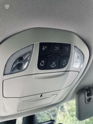 White Chrysler Pacifica 2022 in Telschi, with an engine capacity of 3.61 L and mileage of 178 thousand km for 21400 €, photo 17 on AUTOMOTO.COM.LV