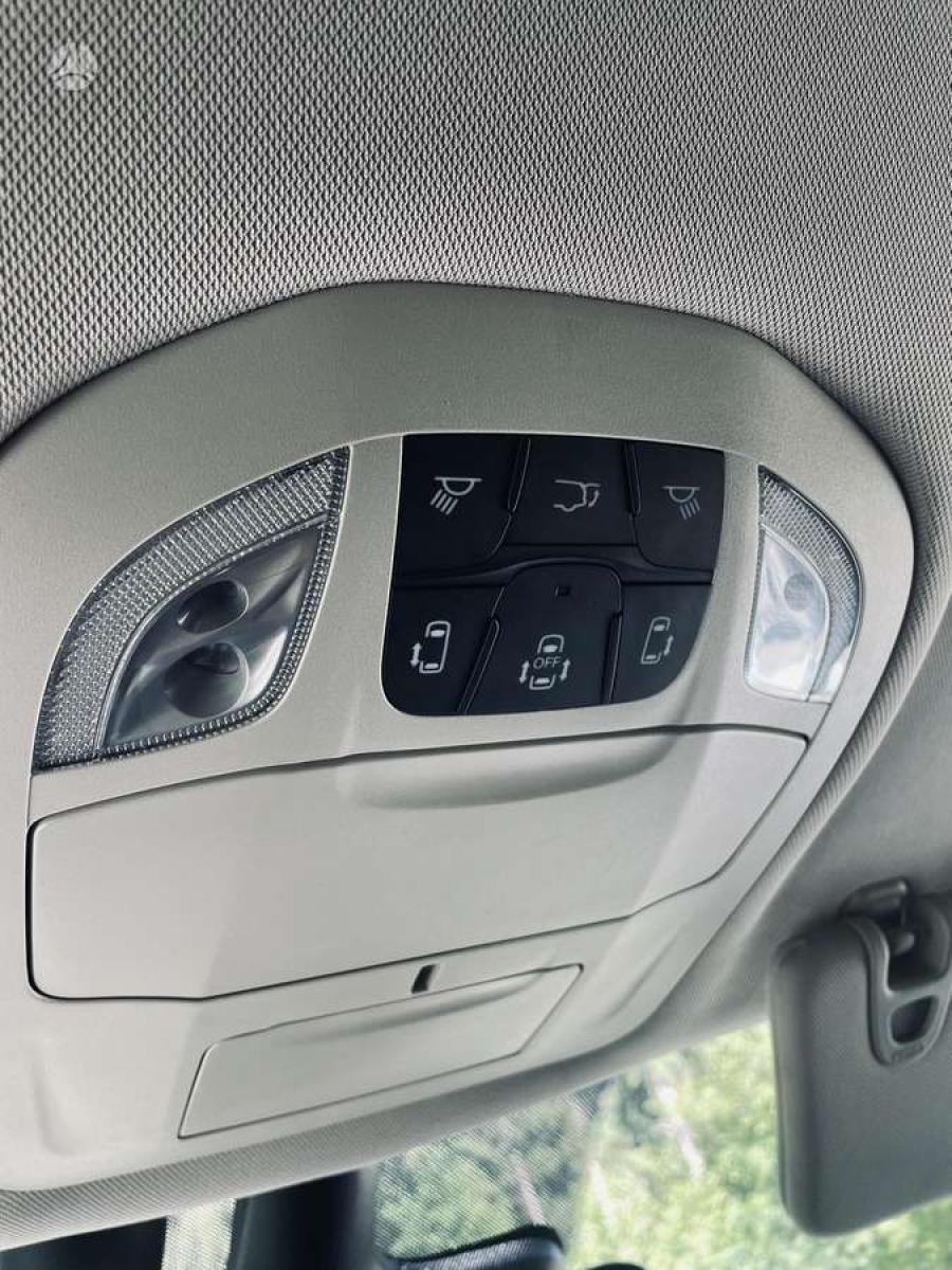White Chrysler Pacifica 2022 in Telschi, with an engine capacity of 3.61 L and mileage of 178 thousand km for 21400 €, photo 17 on AUTOMOTO.COM.LV