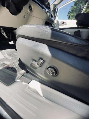 White Chrysler Pacifica 2022 in Telschi, with an engine capacity of 3.61 L and mileage of 178 thousand km for 21400 €, photo 21 on AUTOMOTO.COM.LV