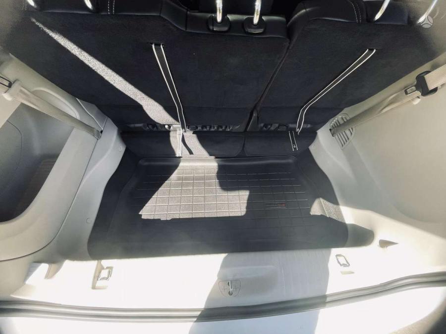 White Chrysler Pacifica 2022 in Telschi, with an engine capacity of 3.61 L and mileage of 178 thousand km for 21400 €, photo 27 on AUTOMOTO.COM.LV