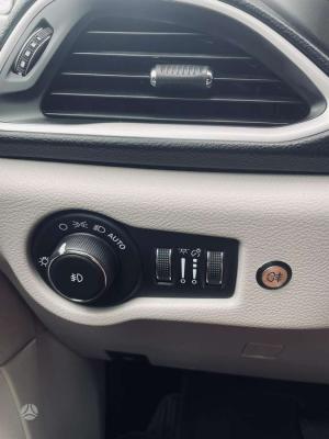 White Chrysler Pacifica 2022 in Telschi, with an engine capacity of 3.61 L and mileage of 178 thousand km for 21400 €, photo 40 on AUTOMOTO.COM.LV