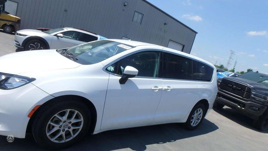 Balts Chrysler Pacifica 2022 Šauļi, ar dzinēja tilpumu 3.61 L un nobraukumu 124 tūkst. km par 5999 €, foto 3 vietnē AUTOMOTO.COM.LV