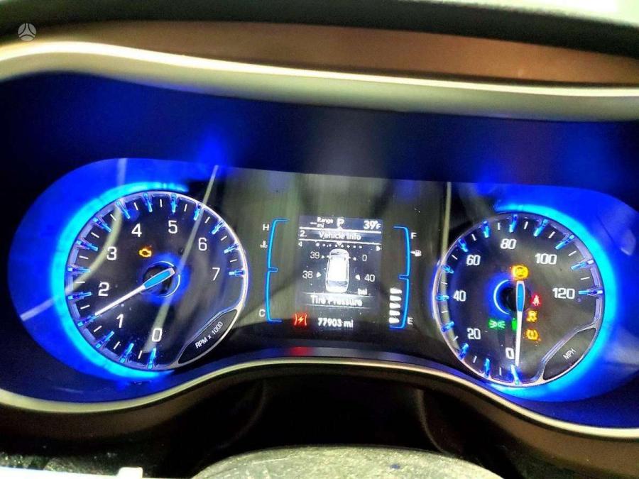 Balts Chrysler Pacifica 2022 Šauļi, ar dzinēja tilpumu 3.61 L un nobraukumu 124 tūkst. km par 5999 €, foto 8 vietnē AUTOMOTO.COM.LV