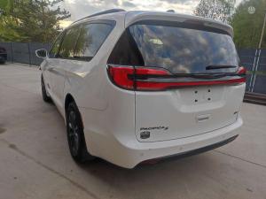 Balts Chrysler Pacifica 2022 Kauņa, ar dzinēja tilpumu 3.60 L un nobraukumu 72 tūkst. km par 12400 €, foto  vietnē AUTOMOTO.COM.LV