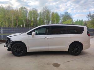 Balts Chrysler Pacifica 2022 Kauņa, ar dzinēja tilpumu 3.60 L un nobraukumu 72 tūkst. km par 12400 €, foto 3 vietnē AUTOMOTO.COM.LV