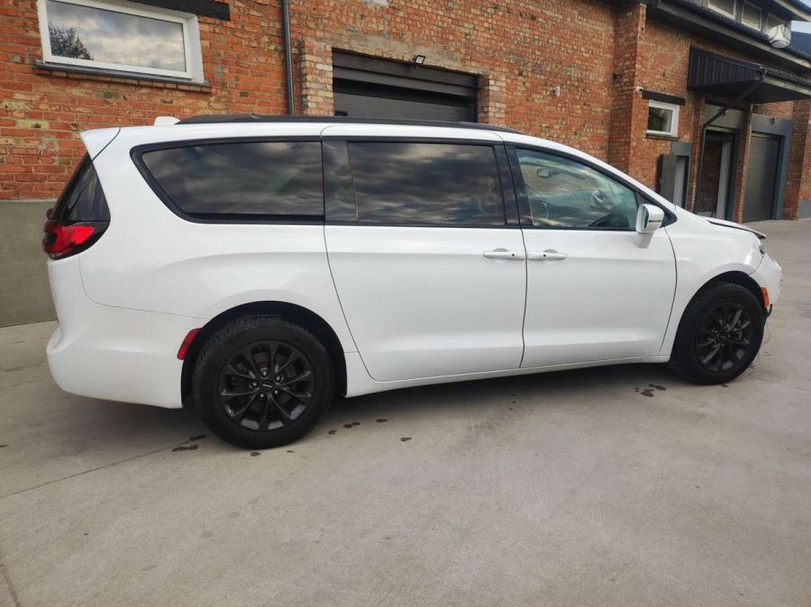 Balts Chrysler Pacifica 2022 Kauņa, ar dzinēja tilpumu 3.60 L un nobraukumu 72 tūkst. km par 12400 €, foto 4 vietnē AUTOMOTO.COM.LV
