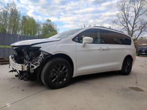 Balts Chrysler Pacifica 2022 Kauņa, ar dzinēja tilpumu 3.60 L un nobraukumu 72 tūkst. km par 12400 €, foto 8 vietnē AUTOMOTO.COM.LV