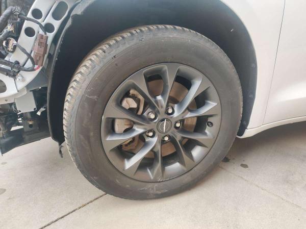 Balts Chrysler Pacifica 2022 Kauņa, ar dzinēja tilpumu 3.60 L un nobraukumu 72 tūkst. km par 12400 €, foto 8 vietnē AUTOMOTO.COM.LV